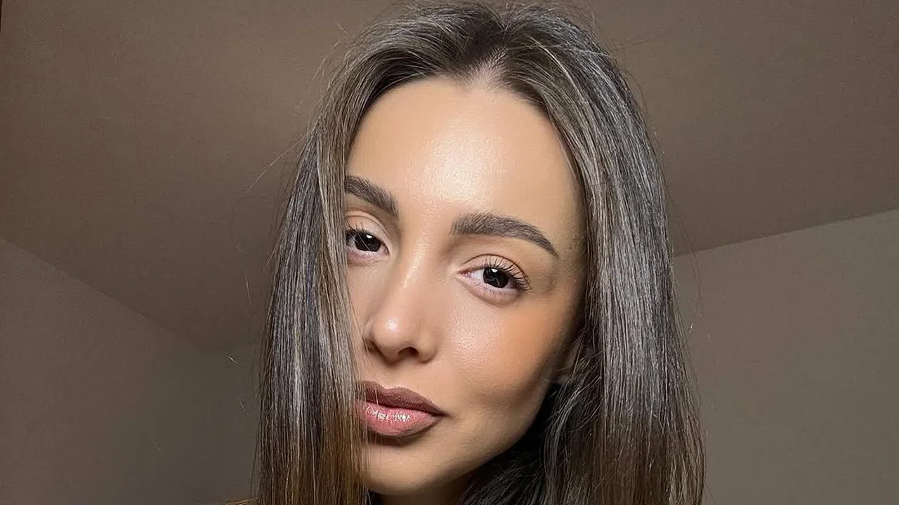 Моделката Елвира от Ергенът карала такси Звезди Woman Bg